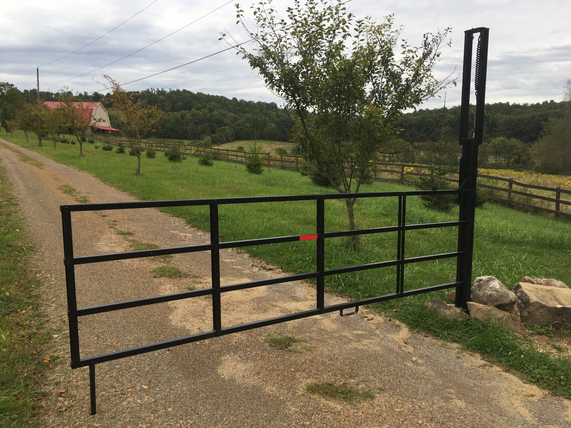 KEG Gates™Vertical lift entry gatesDriveway gate