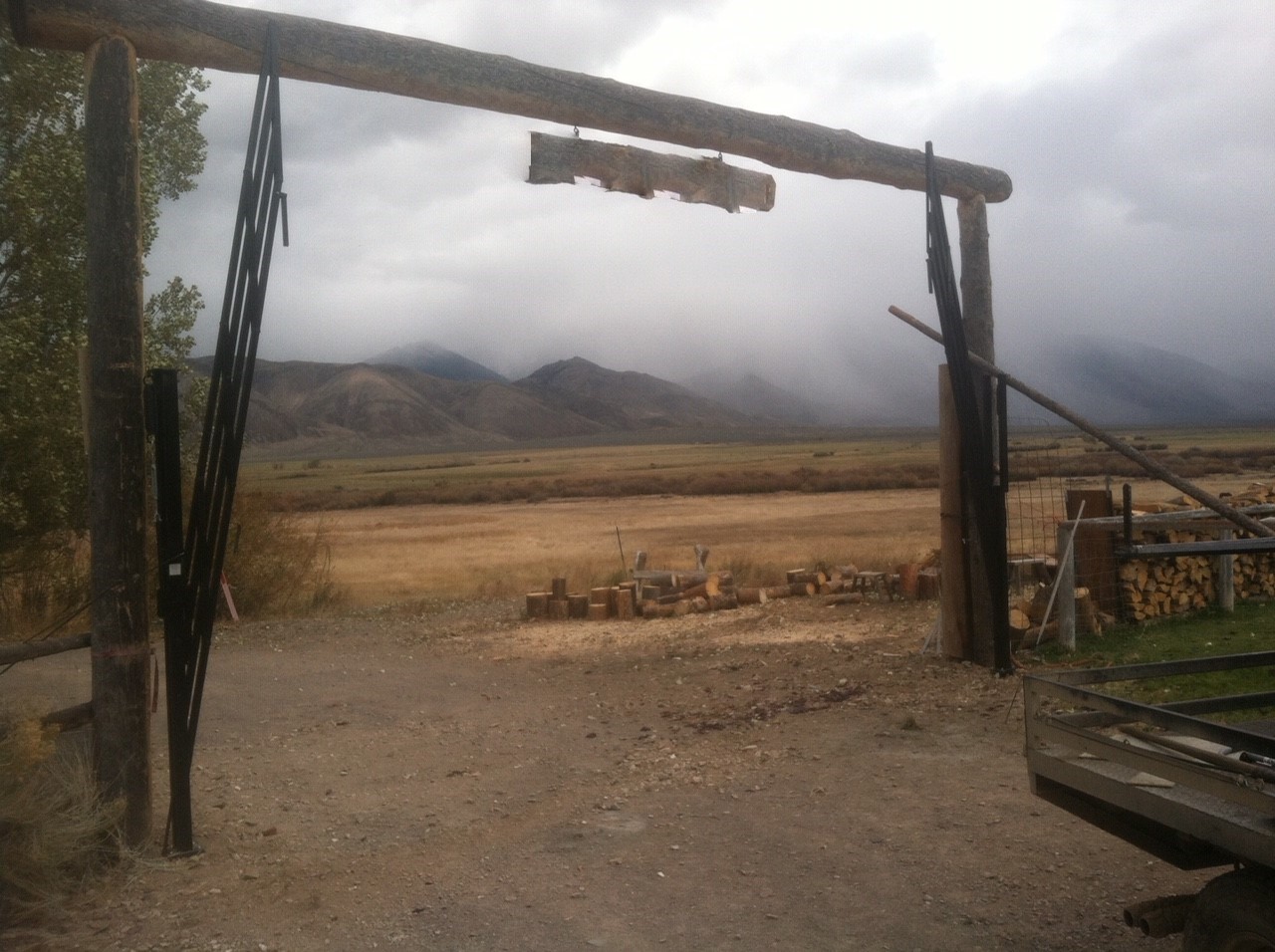 KEG Gates™Vertical lift entry gatesRiver Valley 1